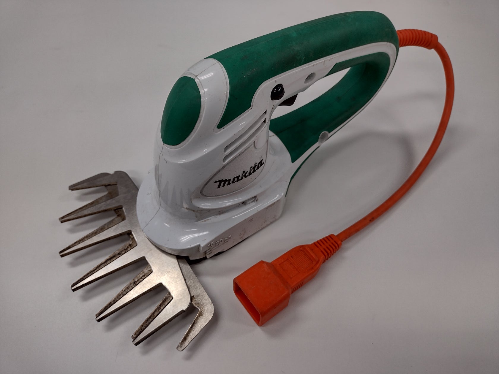 マキタ 中古 芝生バリカン MUM1600 – 農キング